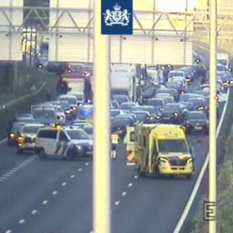 Snelweg dicht door ongeluk - Rijnmond