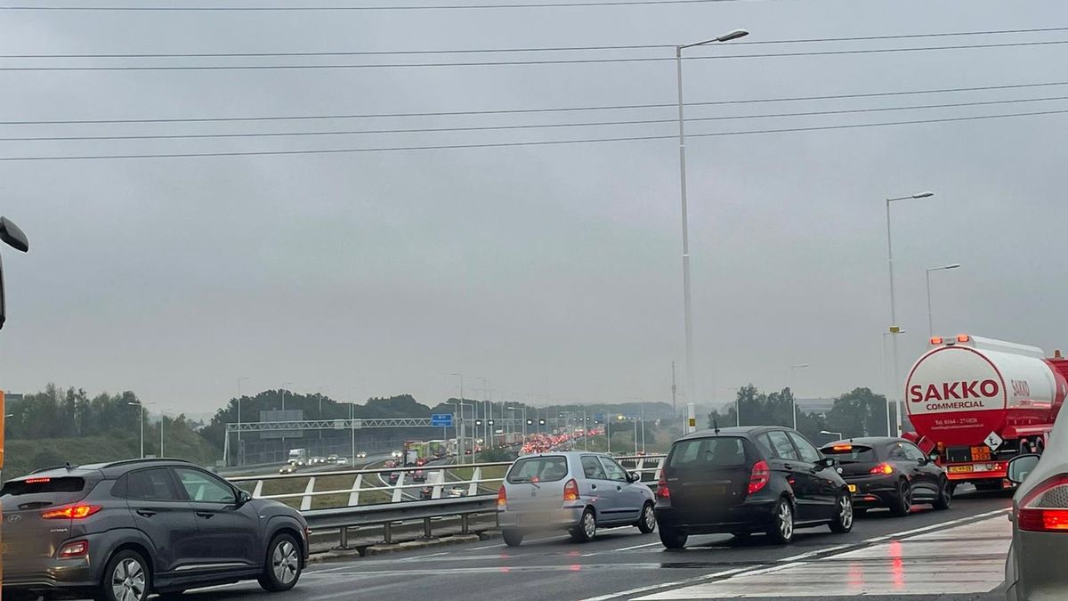 A29 richting Numansdorp grotendeels weer vrij na ongeval - Rijnmond