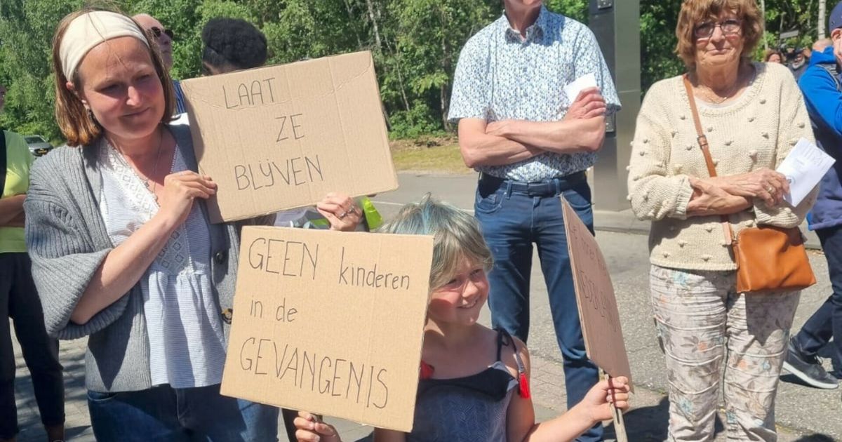 Nigeriaans gezin uit Emmen dreigt na negen jaar uitgezet te worden: 'Opgepakt zonder afscheid te ...