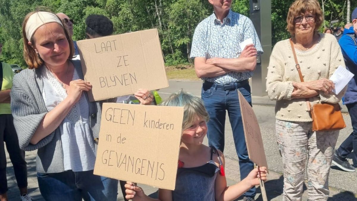 Nigeriaans gezin uit Emmen dreigt na negen jaar uitgezet te worden: 'Opgepakt zonder afscheid te ...