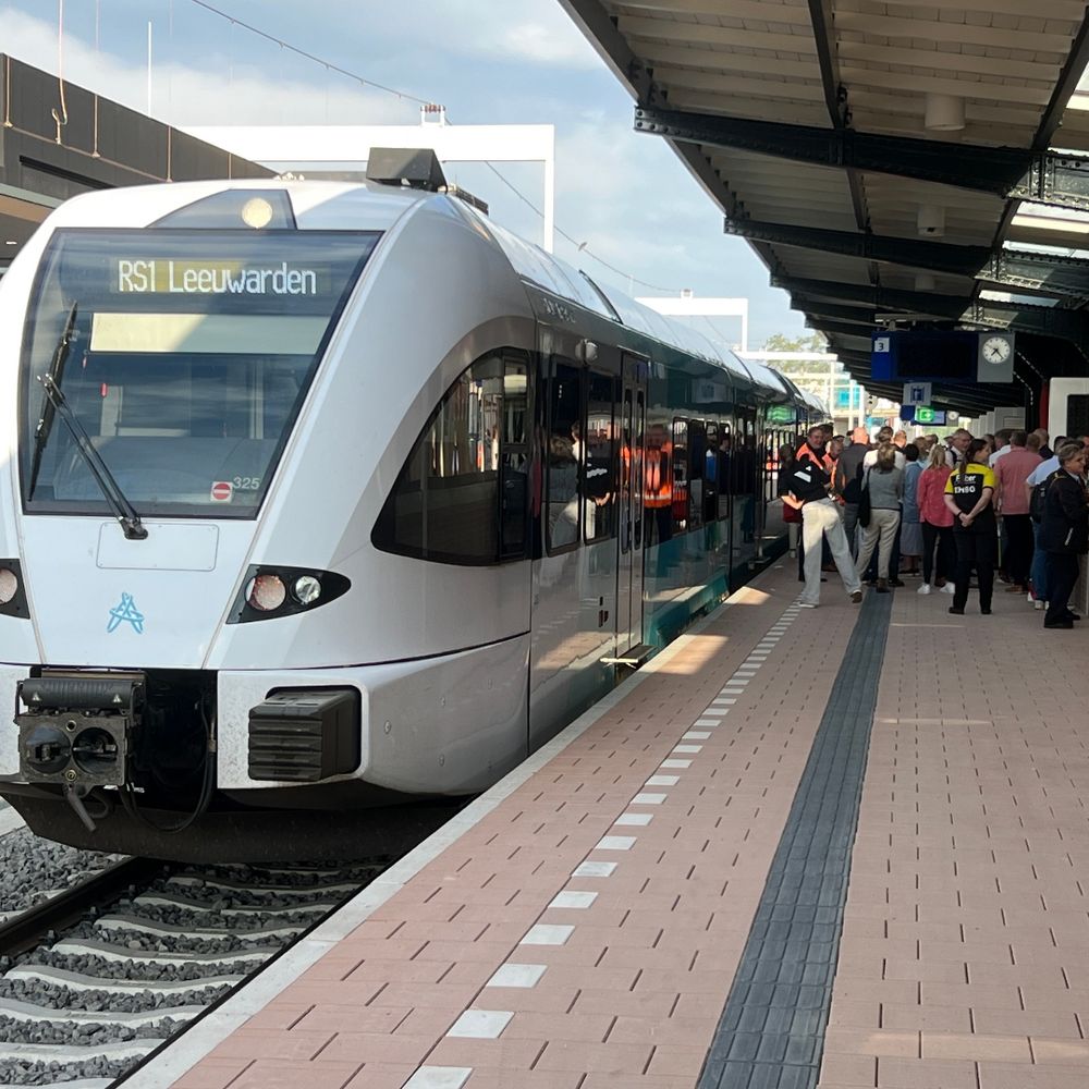 Eerste Arriva-trein rijdt door Hoofdstation Groningen: 'Echt een ...