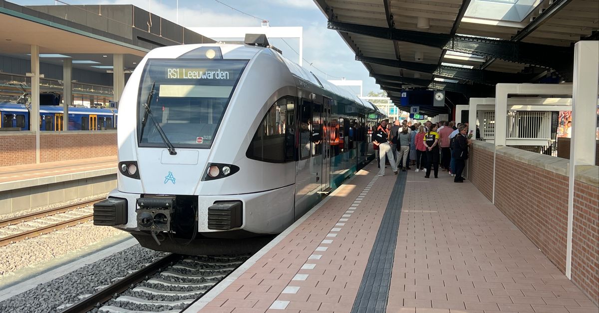 Eerste Arriva-trein rijdt door Hoofdstation Groningen: 'Echt een ...