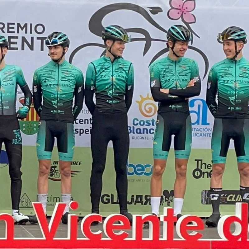 Ploegleider Rob Ruijgh zaait en oogst met renners van Tigerr Cycling ...