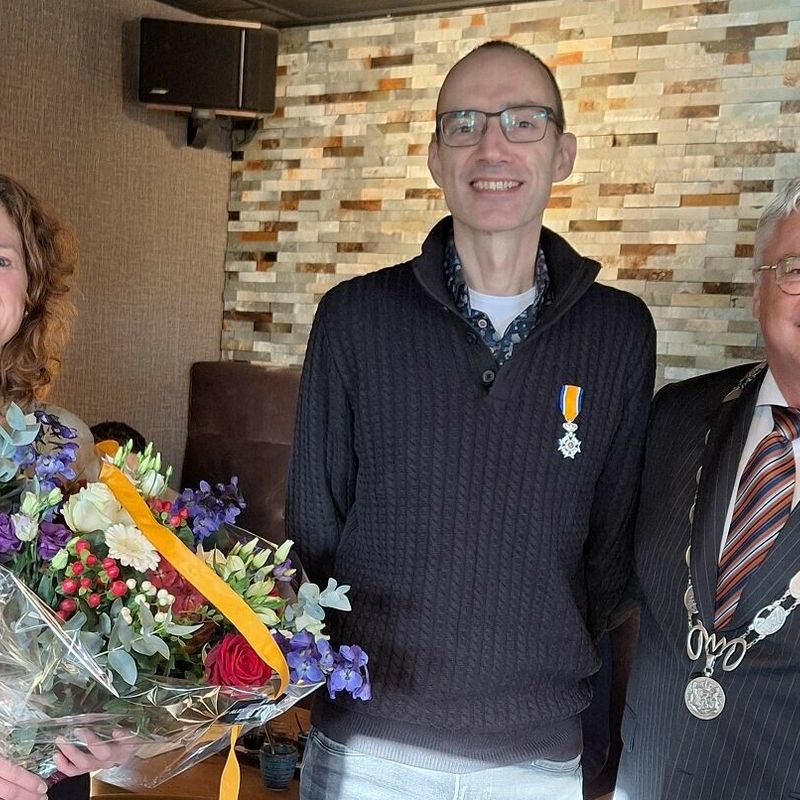 Onderscheiding voor Robert Brouwer (CDA) die door ziekte gedwongen werd ...
