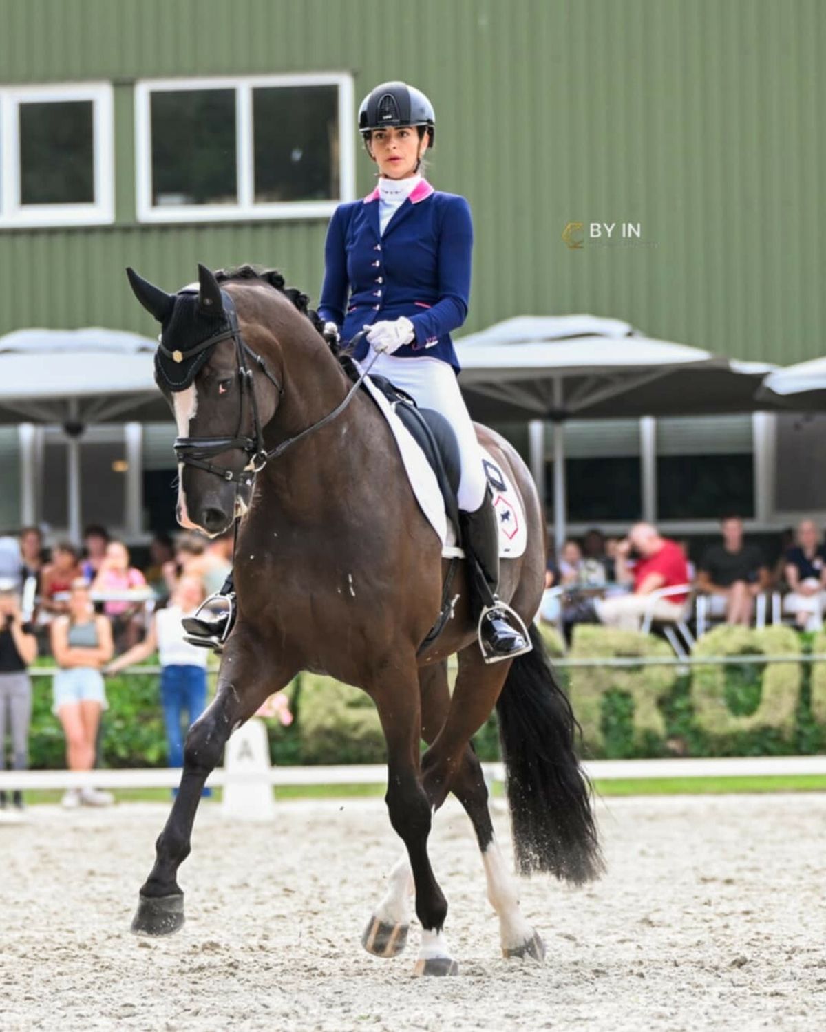 Simonse wint kür op muziek en grijpt Zeeuwse dressuurtitel - Omroep Zeeland