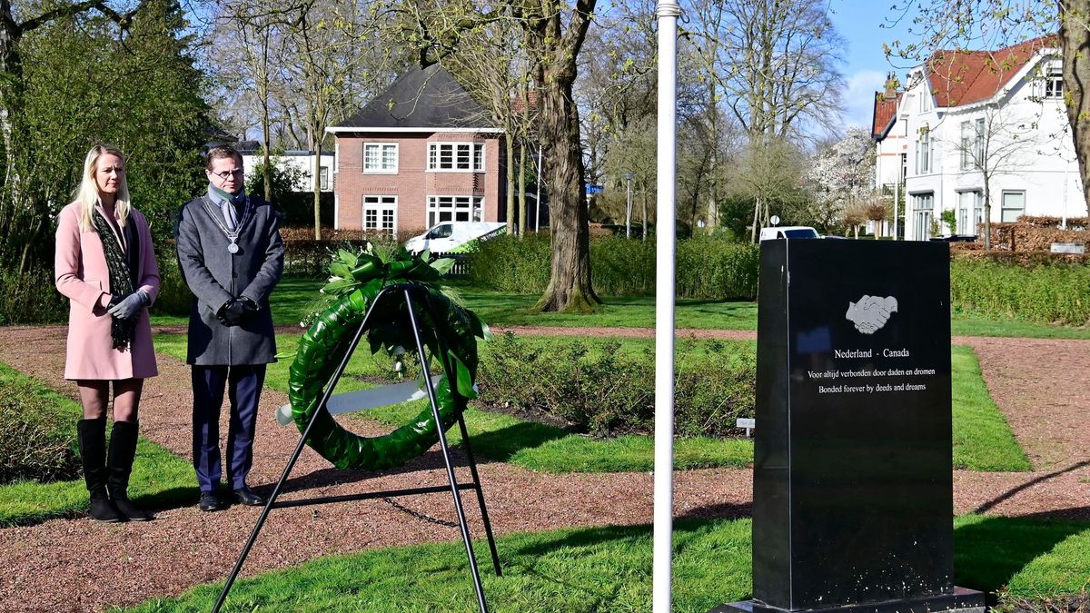 Burgemeester Meppel eert bevrijding en onthult nieuw monument - RTV Drenthe