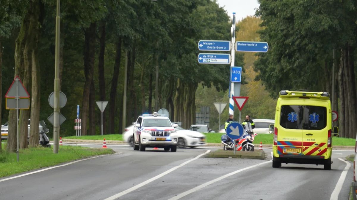 Gewonde bij botsing tussen drie auto's op N375 - RTV Drenthe