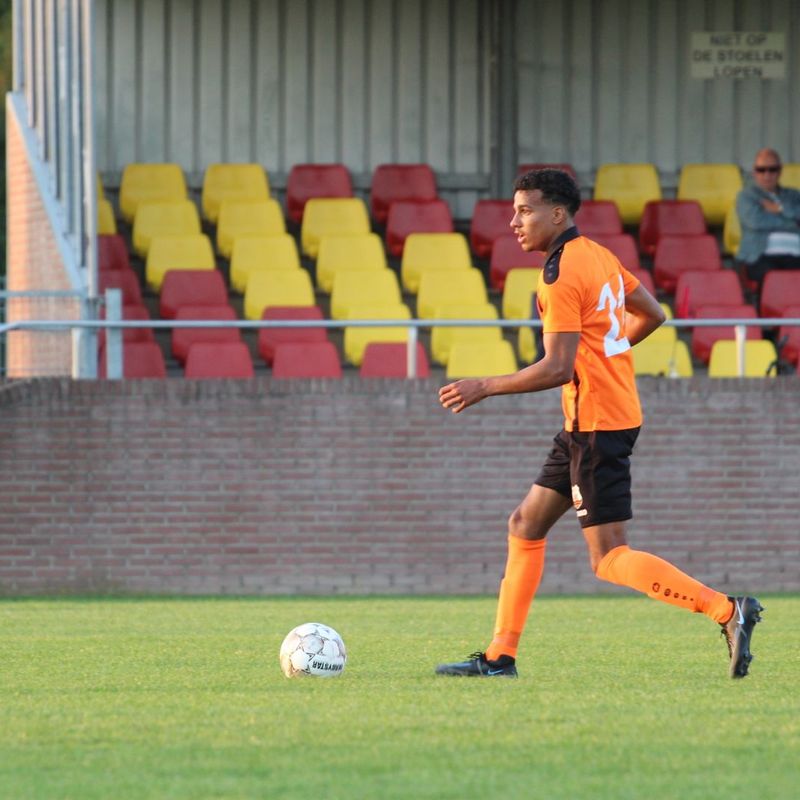 Glenn Michielsen kopt Terneuzense Boys naar overwinning - Omroep Zeeland