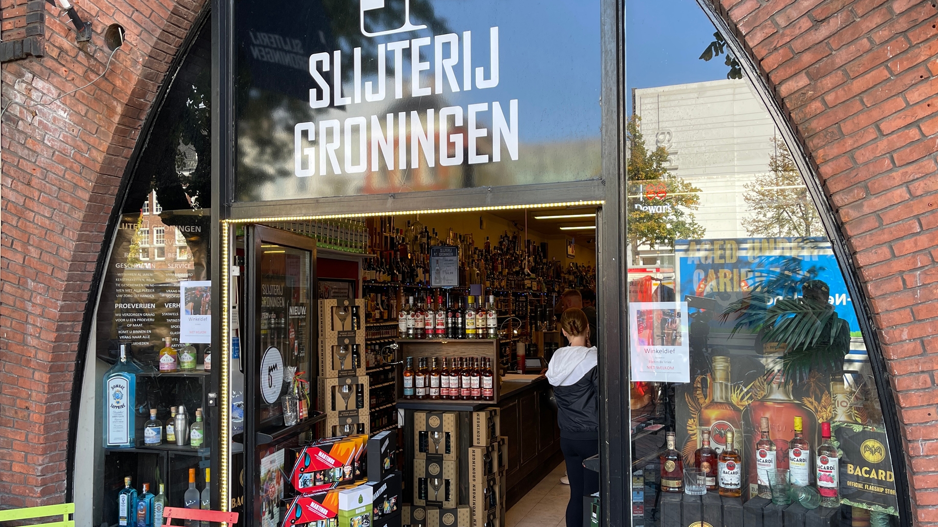 Slijterij hangt foto's op van winkeldief: 'Ik wil hem niet meer in mijn ...