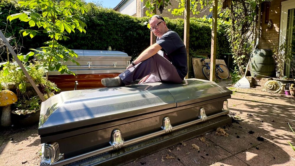 Tuin met drie doodskisten: patholoog Frank van de Goot is geïntrigeerd ...