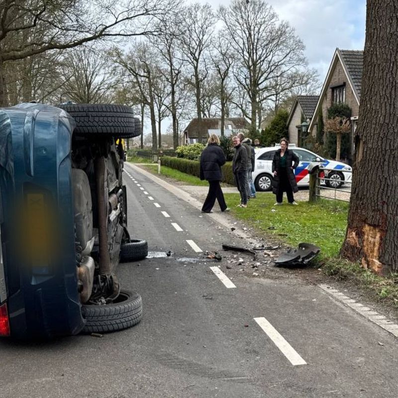 Brand in restaurant • auto op zijkant - Omroep Gelderland