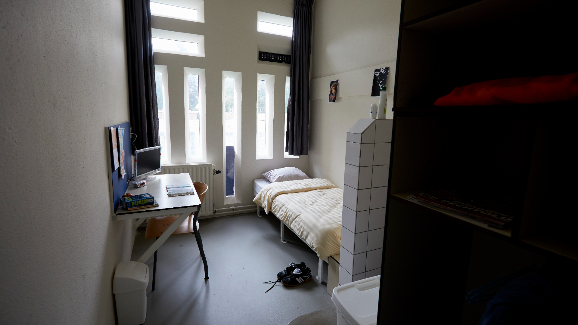 Fatih (27) werkt in een jeugdgevangenis: 'Je staat voortdurend aan ...