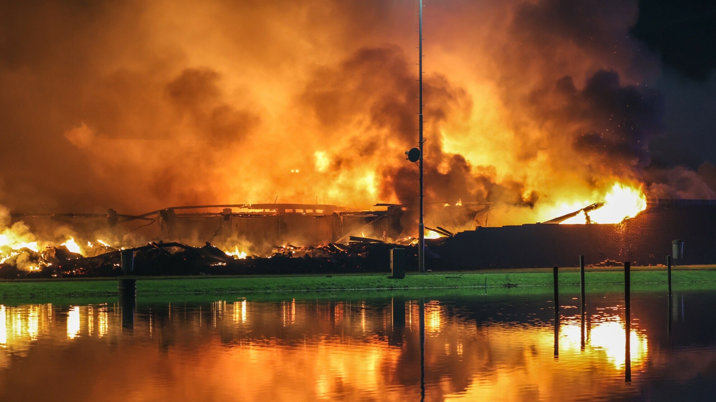 Grote brand Wolvega ontstaan door laswerkzaamheden: deel van omwonenden ...
