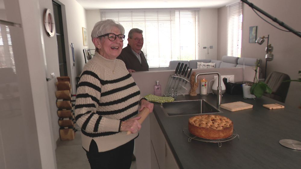 Óngerwaeg zwaait met een deegroller in Partij - L1