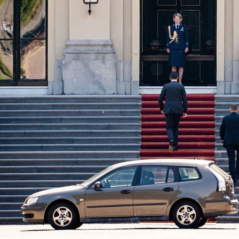 Autodealer uit Meppel aast op Saab van Mark Rutte: 'Vinden er zo een ...
