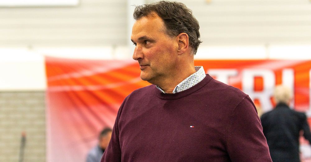 TOP Arnemuiden verlengt samenwerking met coach Coppoolse - Omroep Zeeland