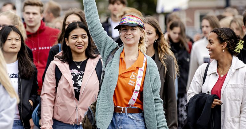 Temperatuur boven 30 graden, hitteplan bij introweek studenten - Omroep ...