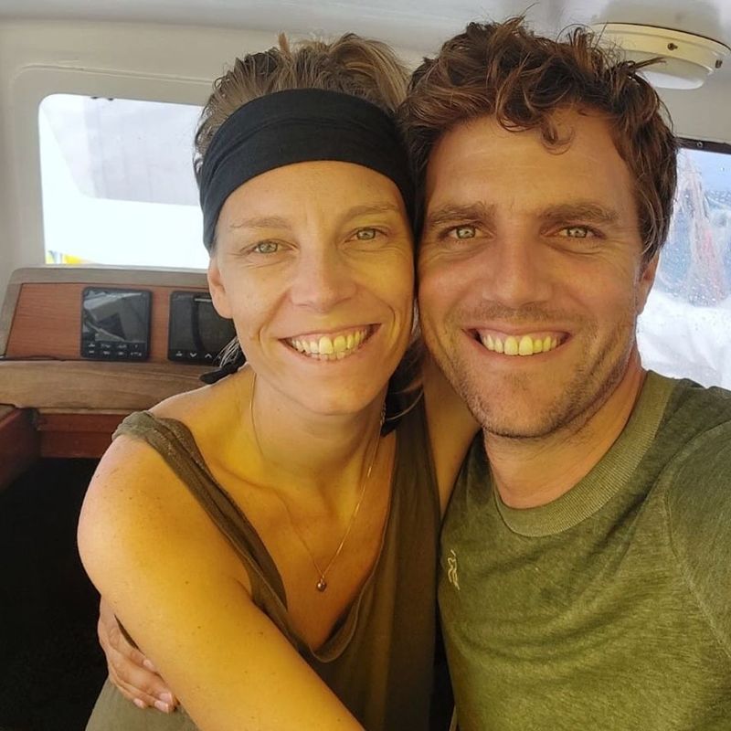 Ruim drie weken zonder mast dobberden Yvette en Sander op zee ...