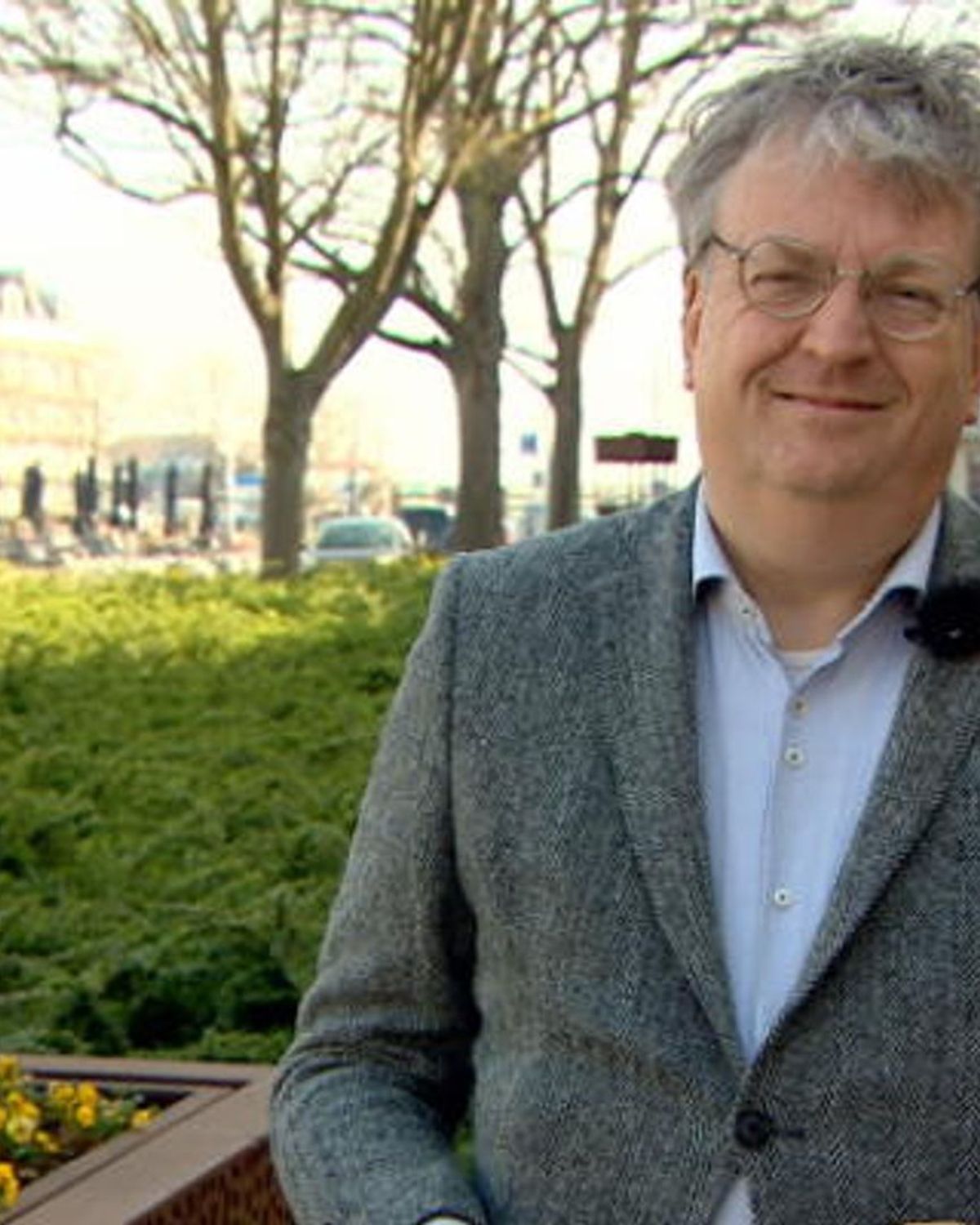 Een april verloor Alva zijn bril, aprilletje zes verloor Alva zijn fles ...