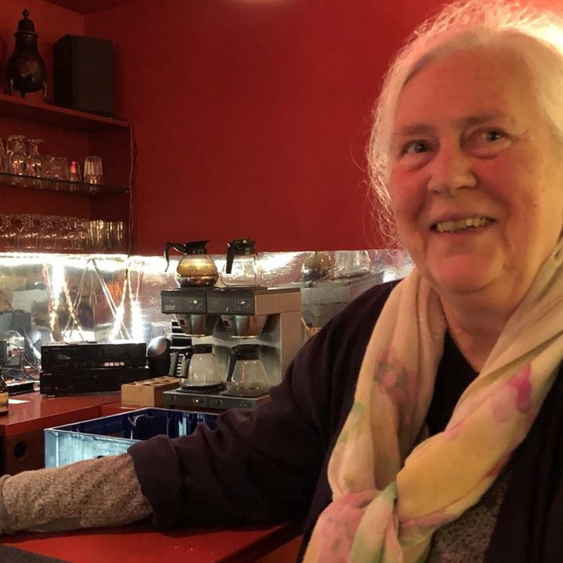 Een café waar alleen Gronings wordt gepraat: Toal Kefee - RTV Noord