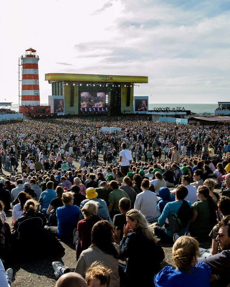 Lange files door uittocht bezoekers Concert at SEA - Omroep Zeeland