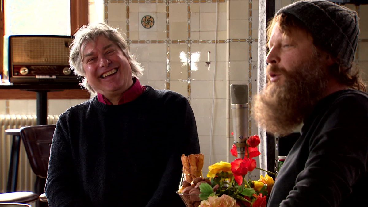 Paul Abels en Arjan Pronk praten over streektaal in Een goed gesprek ...