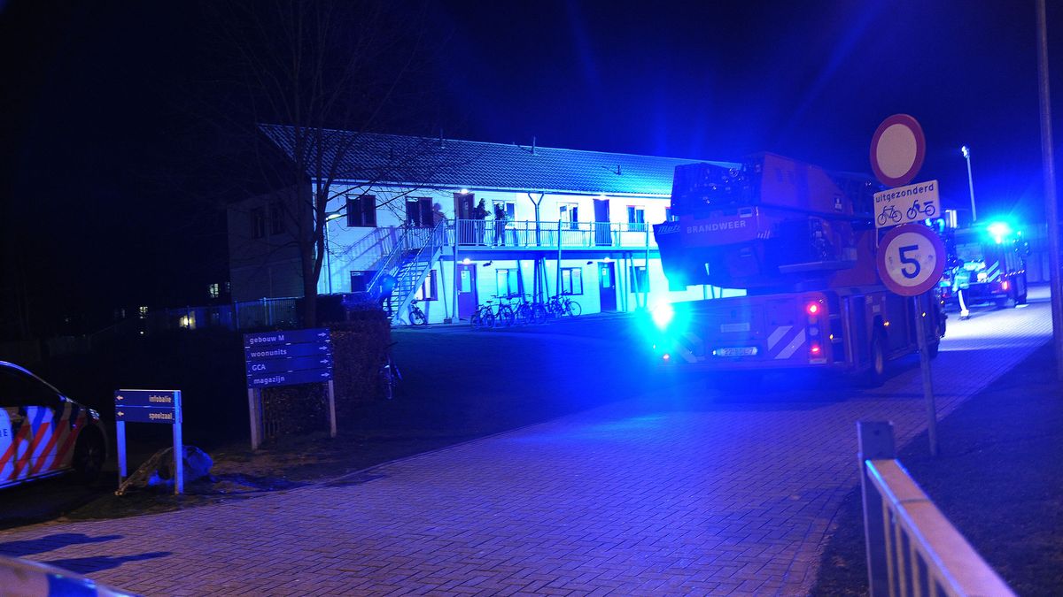 Brandweer naar azc Heerlen vanwege brandlucht - L1 Nieuws