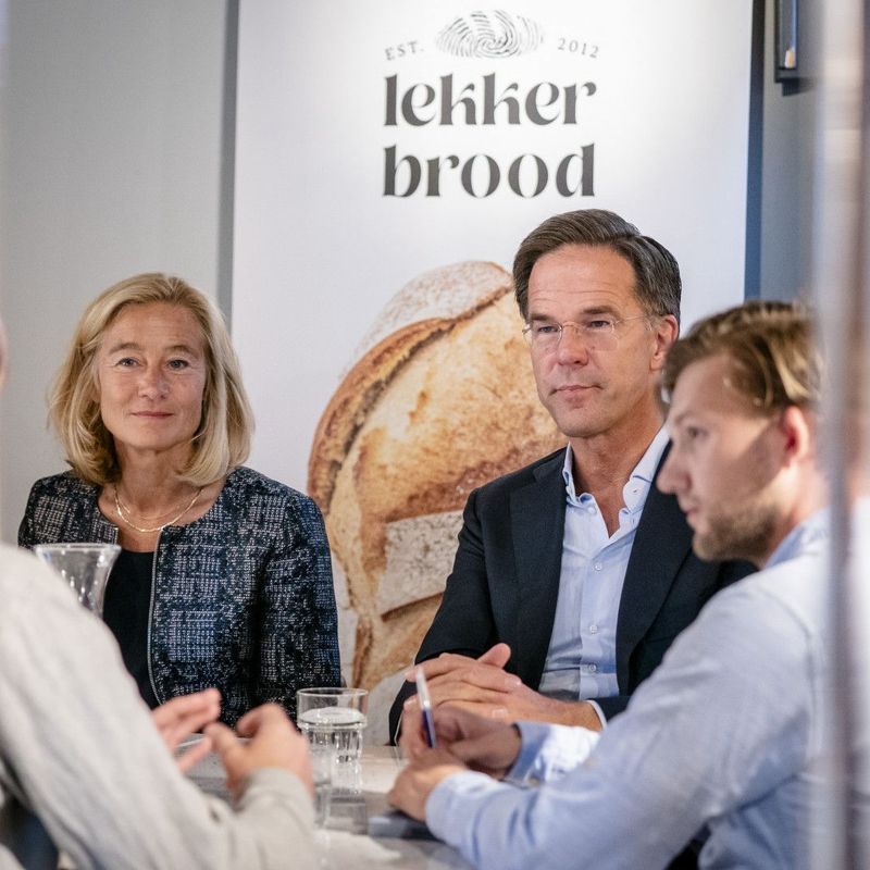 Rutte brengt energiebezoek aan Haagse bakkerij: 'We dreigen een ...