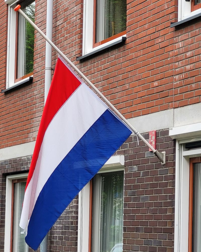 Halfstok, met of zonder wimpel en andere dingen die je moet weten over ...