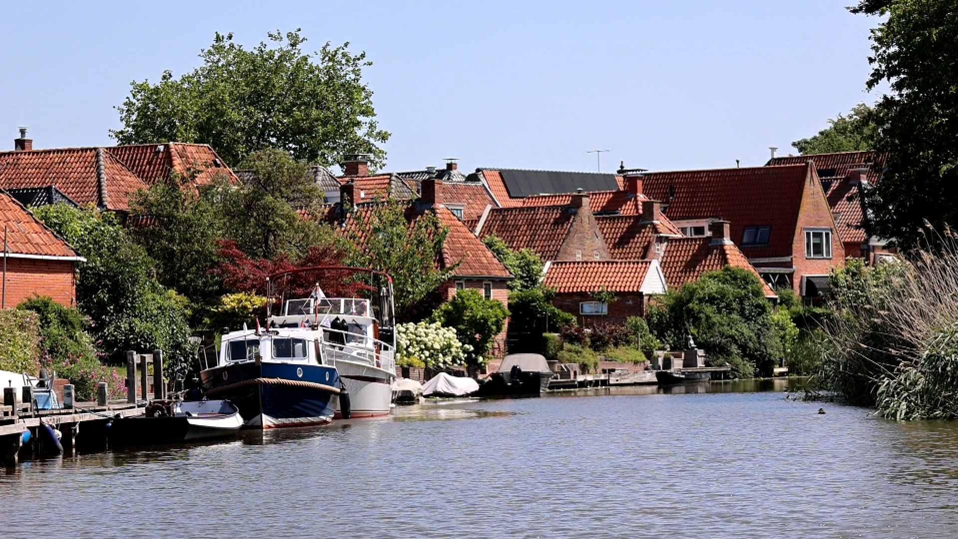 Winsum vanuit een rondvaartboot: 'Een heel andere blik op het dorp ...