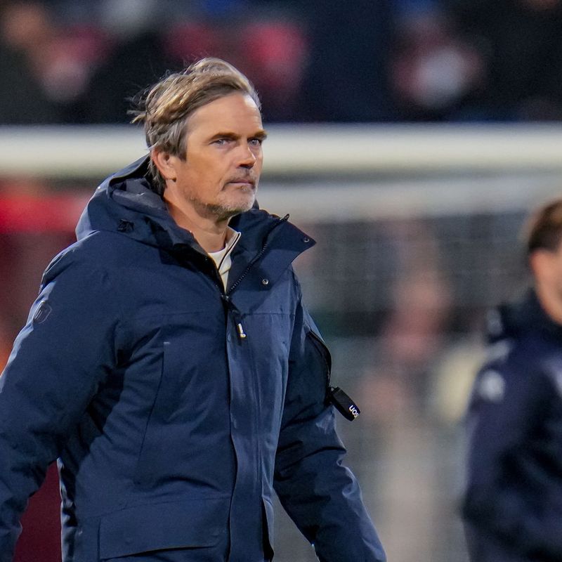 Wat schiet Vitesse op met een ontslag van Phillip Cocu? - Omroep Gelderland