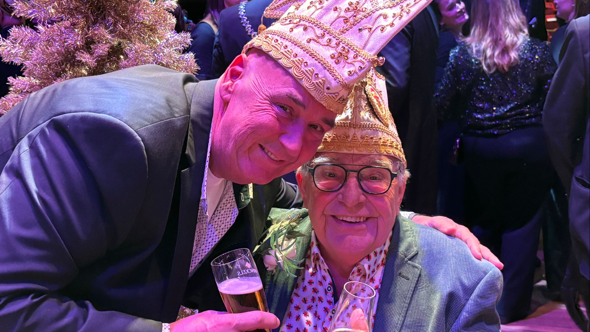 Big Benny neemt Gouden Narrenkap in ontvangst: 'Hoogste wat ik had ...