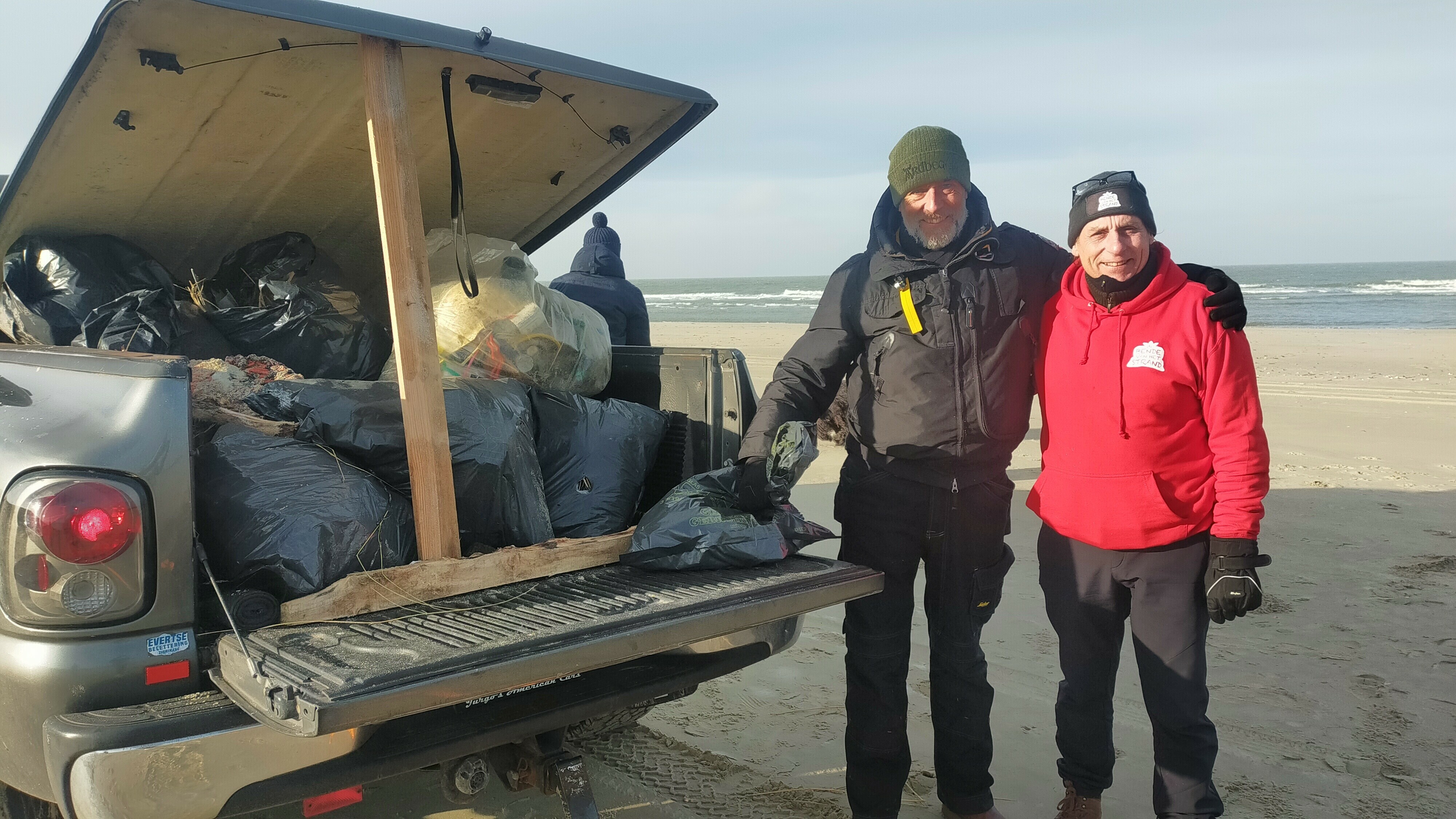 Maandelijks het strand opruimen: 'We willen dat het schoon is voor het ...