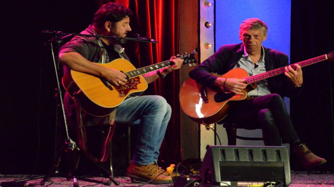 Twij Deuntjes: Gert Sennema & de cast van Karnivoale live in ...