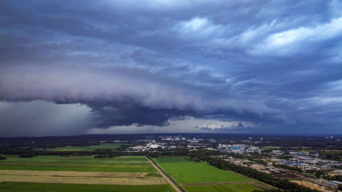 Windhoos, valwind of toch 'gewoon' storm? - RTV Drenthe