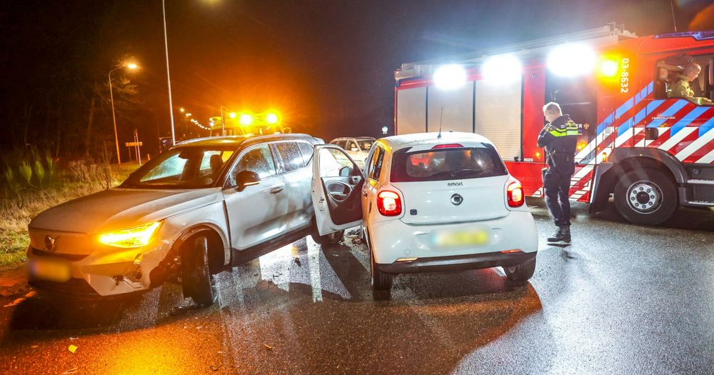 Gewonde bij botsing op kruising in Emmen - RTV Drenthe