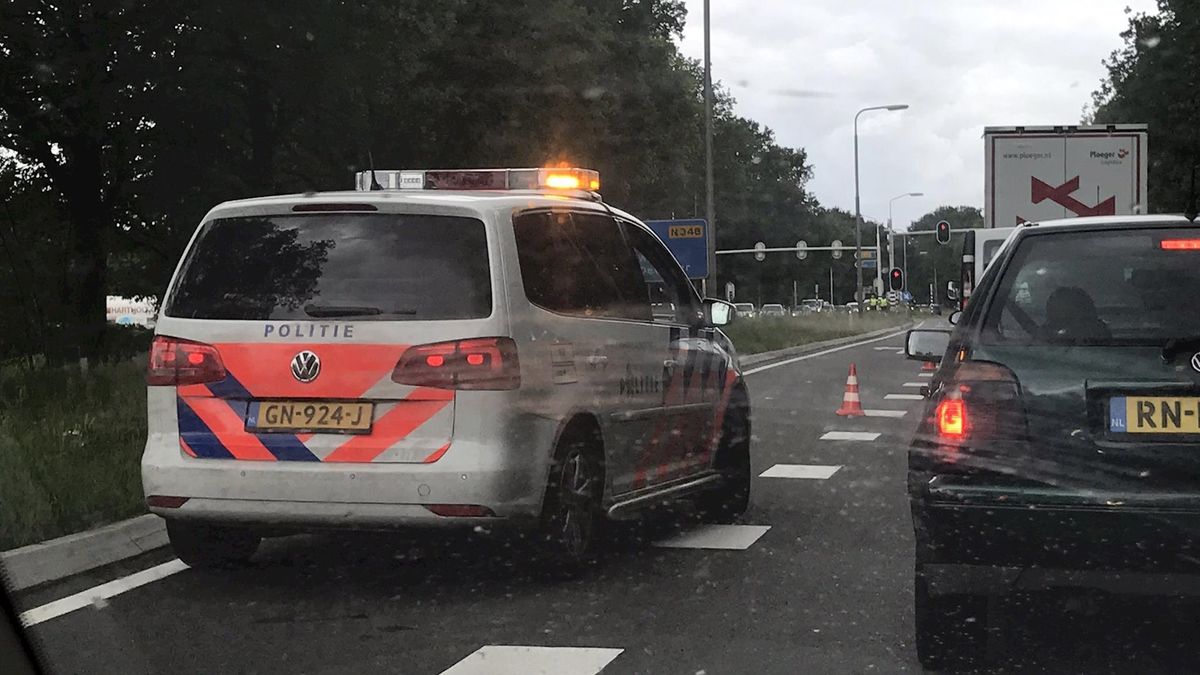 Verkeersoverlast kruispunt Bos bij Raalte door storing spoorwegovergang - Oost
