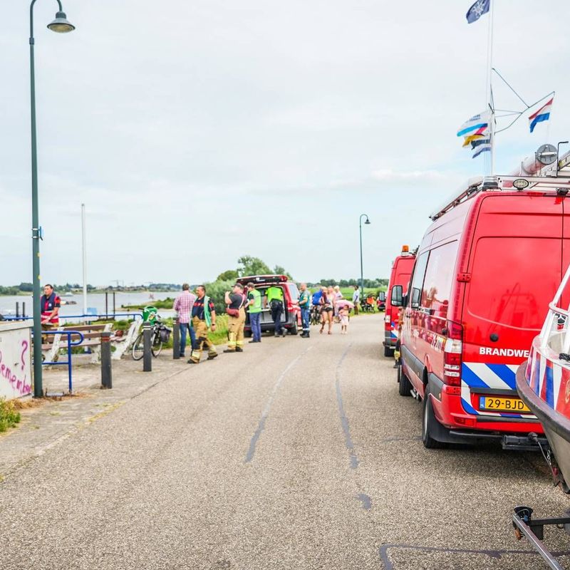 Zwemmer vermist bij de grens, zoekactie in Rijn - Omroep Gelderland