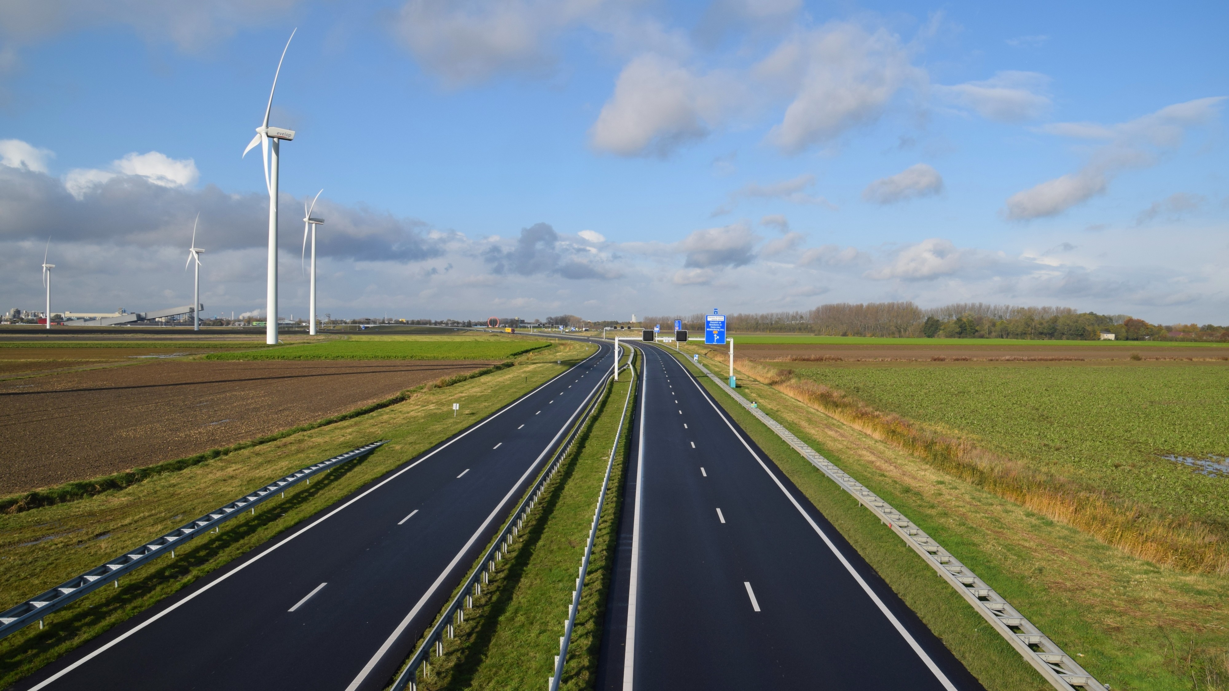 Man rijdt 200 kilometer per uur over Tractaatweg - Omroep Zeeland
