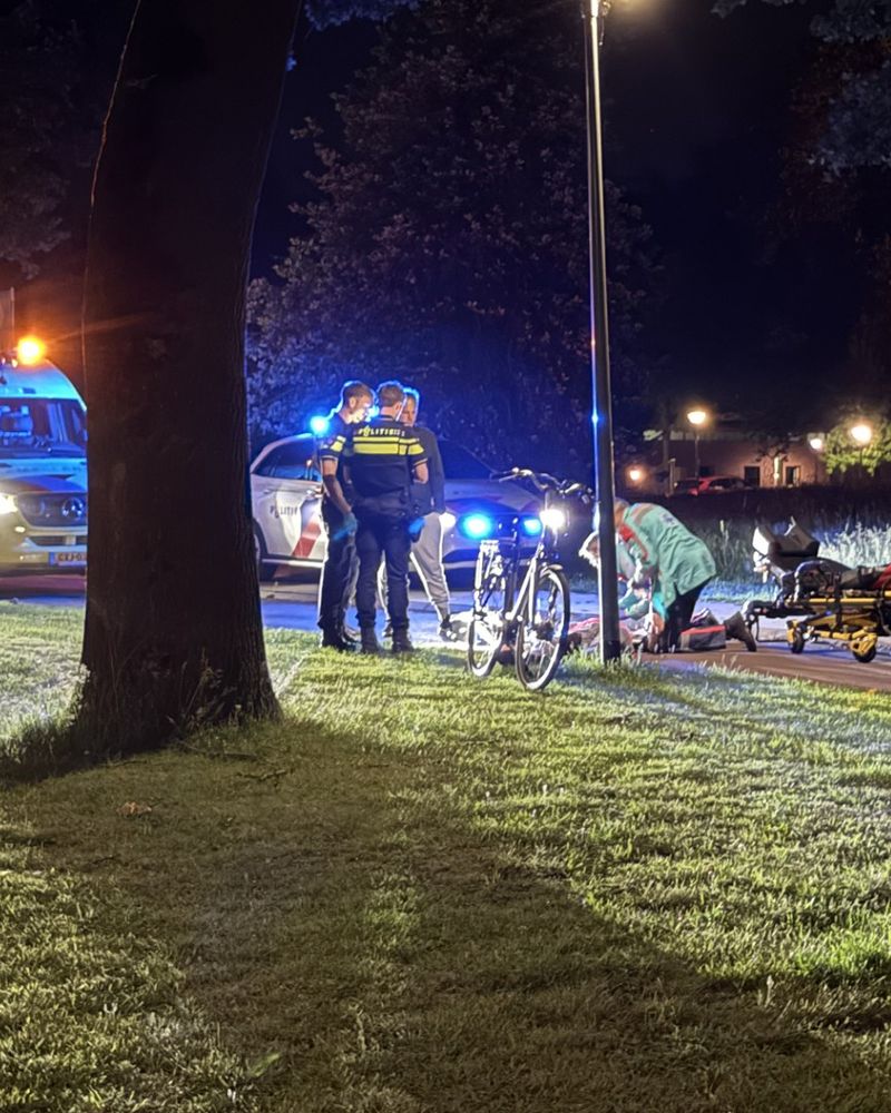 Fietser gewond in Venray en twee gewonden bij botsing tussen auto en ...