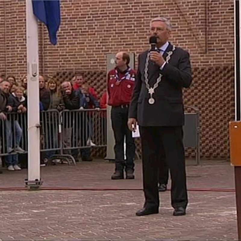 Kwestie avondklok voor AZC Dronten zit burgemeester hoog - RTV Oost