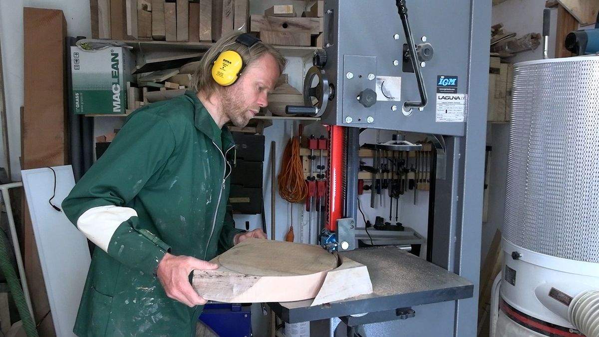 Houtkunstenaar Ruben van der Scheer is gefascineerd door de kracht en ...