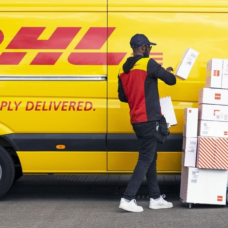 Jonge Twentse DHL-bezorgers krijgen niet alle gewerkte uren uitbetaald ...