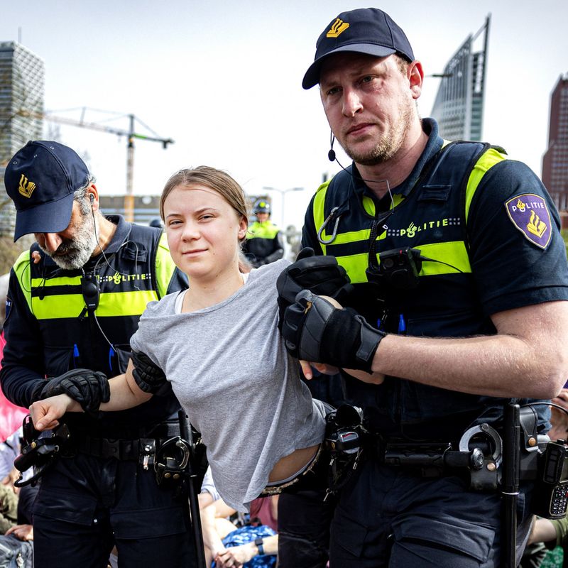 XR grijpt politieactie aan om tentenkamp te maken op A12, maar eist óók ... XR grijpt politieactie aan om tentenkamp te maken op A12, maar eist óók ...
