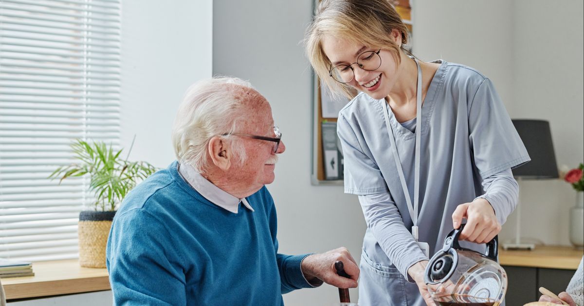 Overijsselse ouderenzorg zoekt extra handen bij familie en bekenden van bewoners - Oost