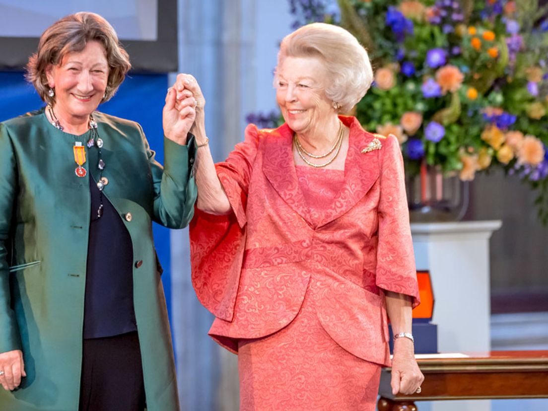 Rotterdamse krijgt Zilveren Anjer van prinses Beatrix - Rijnmond