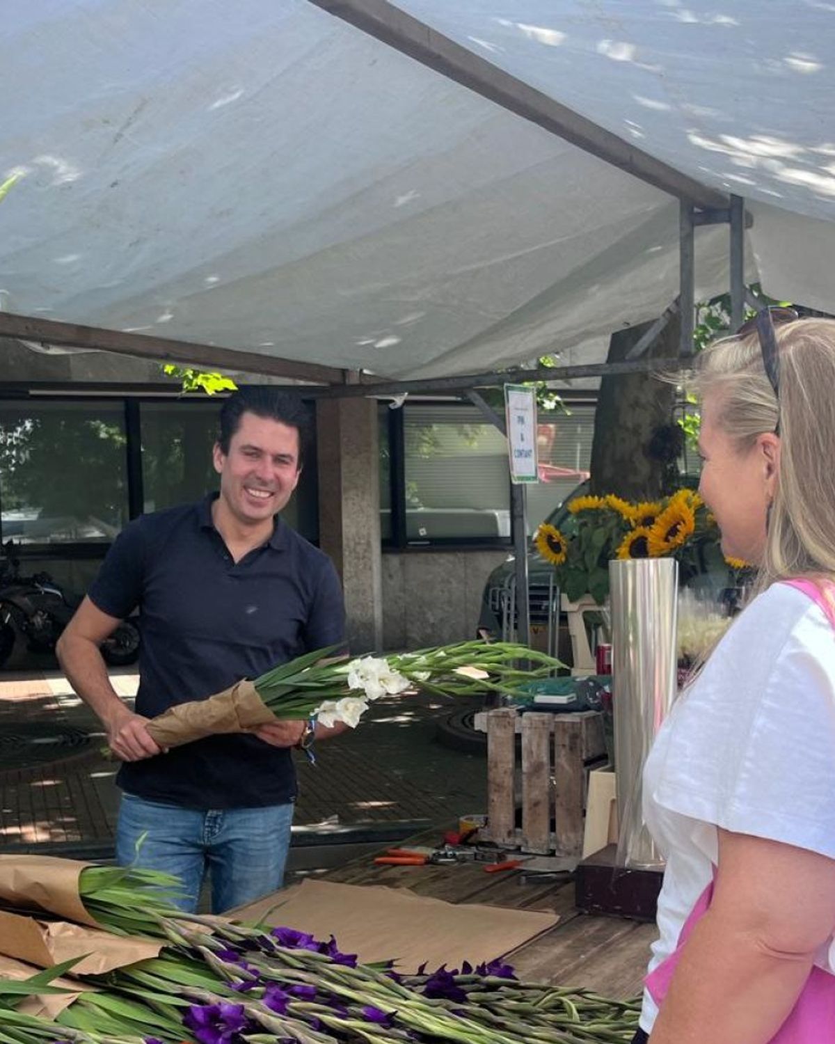 Gladiolen vliegen over de toonbank op slotdag Vierdaagse: ‘Het is ieder ...