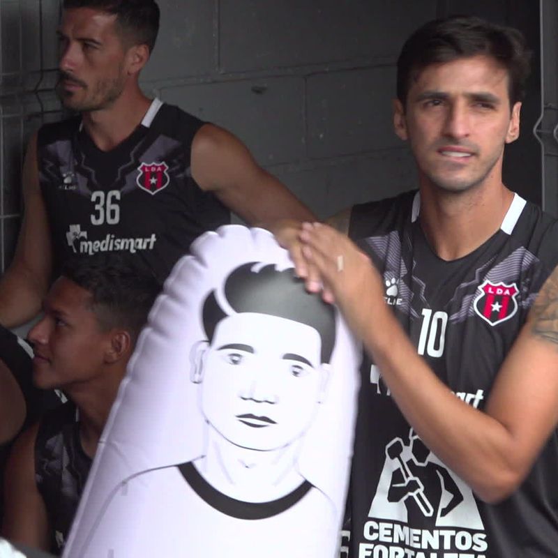 Arne Prové kent de huidige club van Bryan Ruiz op zijn duimpje ...