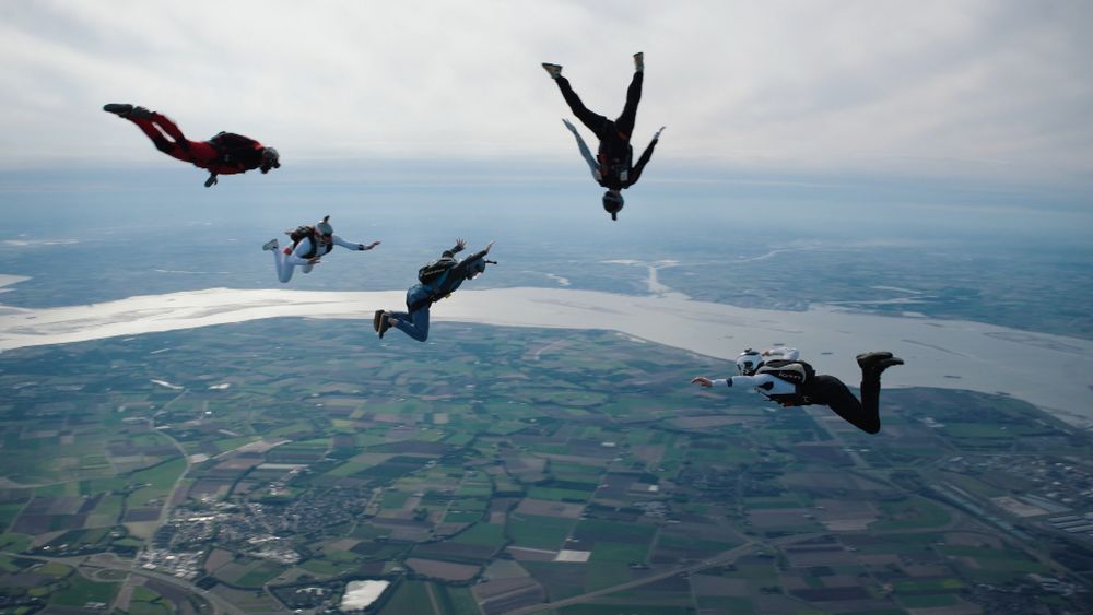 Met z'n allen tegelijk uit het vliegtuig springen: 'Deze community is ...