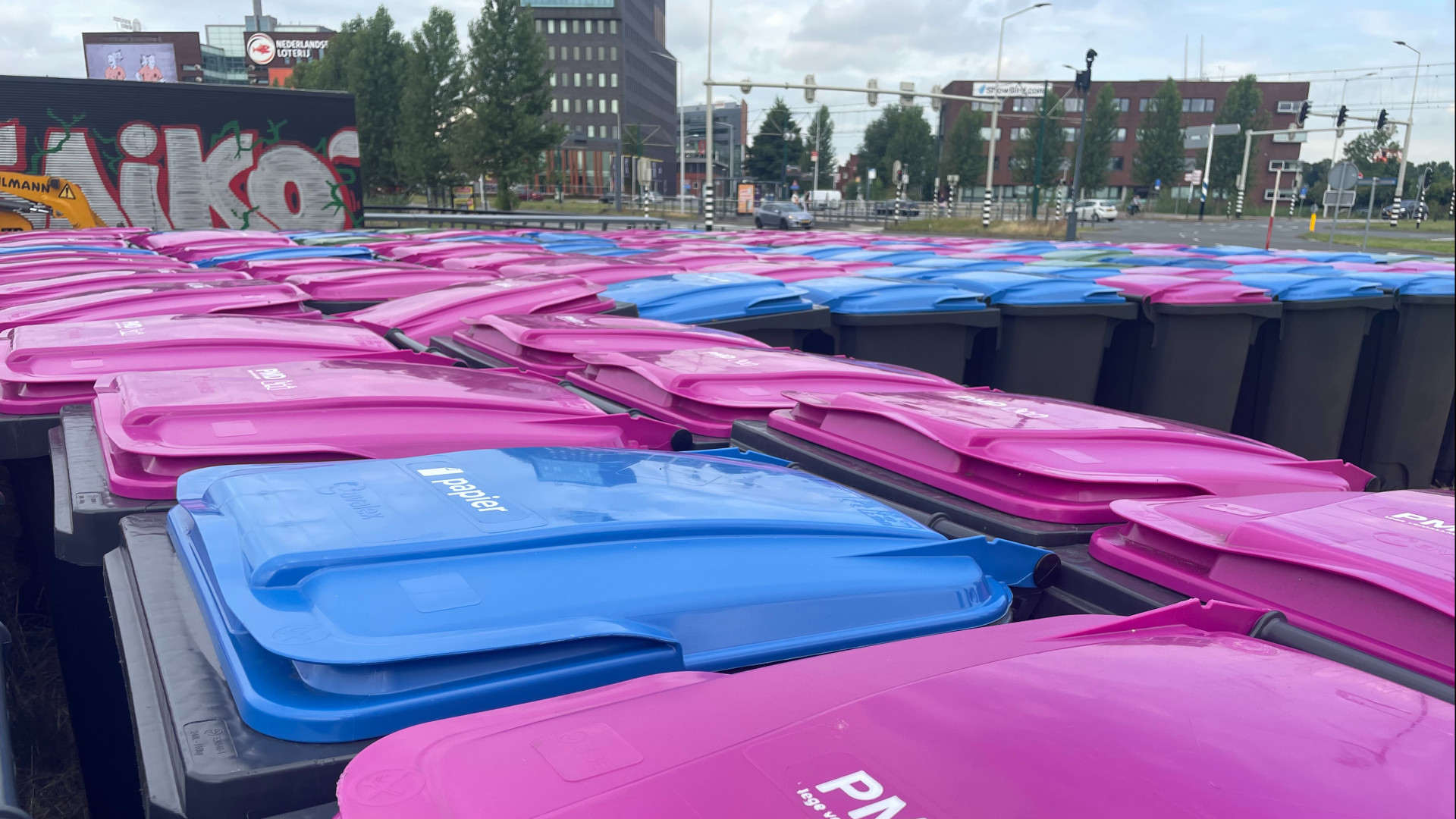 Geklungel met Rijswijkse roze containers gaat door: per ongeluk in Den ...